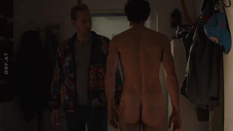 Aaron Karl Nudo L Attore Mostra Il Pisello Bitchyx