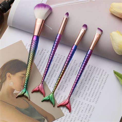 Kit 4 Pincéis Maquiagem Cabo De Sereia Sombra Blush Pó Tamanho U Cor