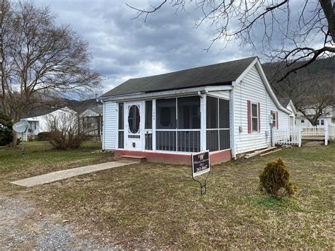 1302 Walnut Ave Buena Vista VA 24416 See Est Value Schools More