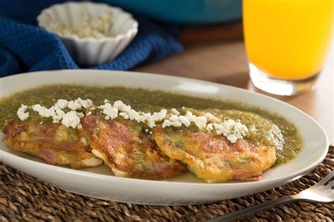 Tortitas de Nopales Jamón y Queso Panela en Salsa Verde