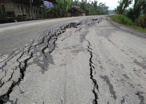 JENIS KERUSAKAN ASPAL JALAN DAN PENYEBABNYA Harian Terbit