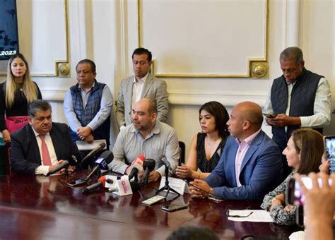 Más de 112 mil firmas para retirar los libros de la SEP señalan padres