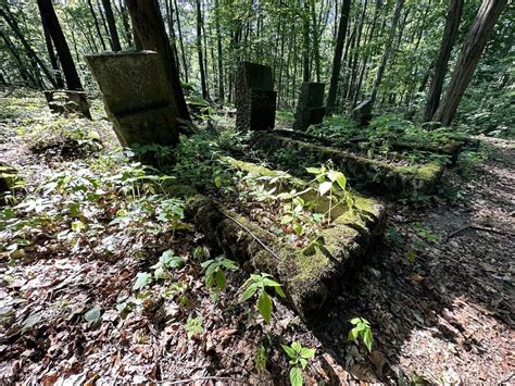 Dawny cmentarz ewangelicki na Sokolej Górze w Łagowie to atrakcja