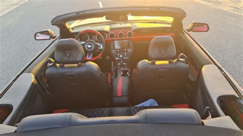 RED WHITE MUSTANG CONVERTIBLE V8 SHELBY GT500 BODYKIT Dubai Muscle