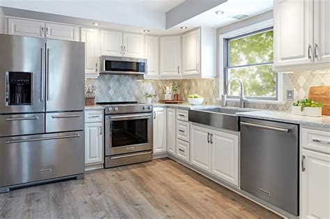 What Color Appliances Goes With White Cabinets