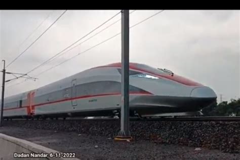 Penampakan Kereta Cepat Merayap Di Atas Rel Presiden China Xi Jinping