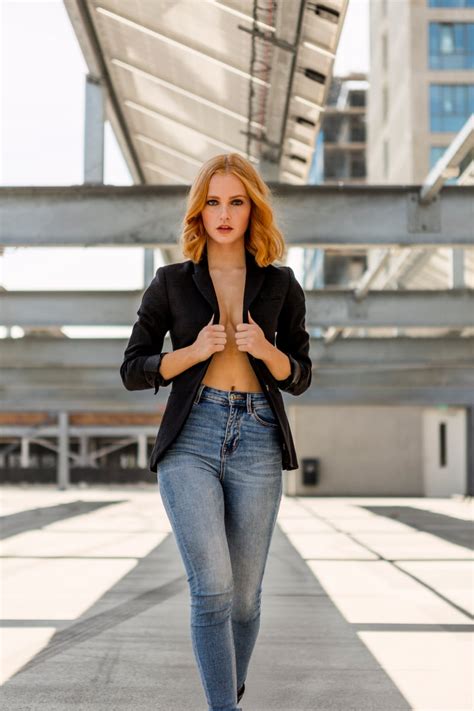 Svenja Van Den Bogaart Kavyar