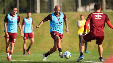 Escalação Thiago Heleno retorna contra o Grêmio e Athletico deve