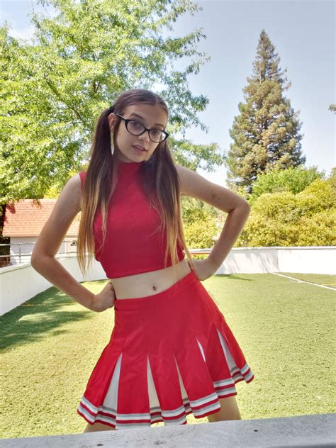 Nothing Nsfw Yet Just Showing Off My Cheer Uniform Scrolller