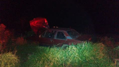Homem morre e duas pessoas ficam feridas após carro capotar na PR 340