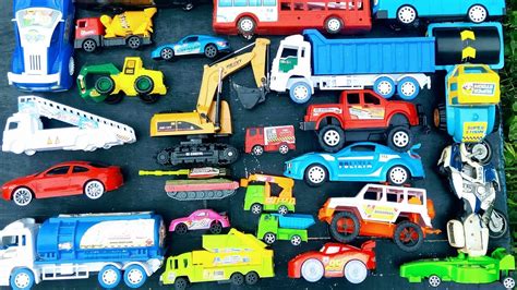 Menemukan Mainan Mobil Excavator Dumtruk Damkar Jeep Wrangler Bus