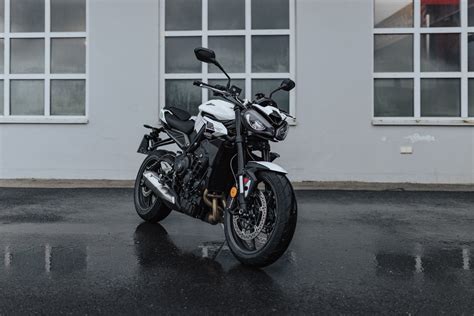 Triumph Street Triple R 2023 Mid Naked Vergleichtest