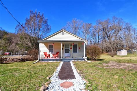 1207 Cedar Ave Buena Vista VA 24416 Trulia
