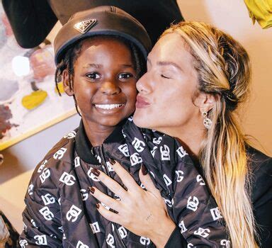 Bless filho de Giovanna Ewbank assume que quer voltar para África