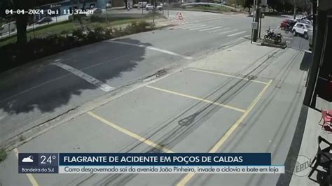V Deo Motorista Perde Controle De Dire O E Carro Desgovernado Atinge