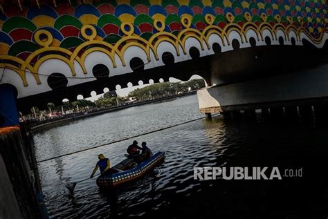 Lomba Perahu Naga Festival Cisadane 2 Republika Online