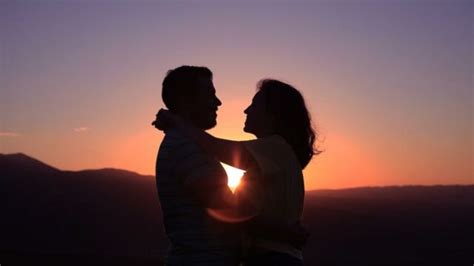 Comment savoir si on est amoureux Les 8 signes révélateurs de votre amour