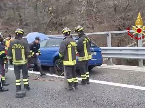 Maxi Incidente In Autostrada Operaio Scende Dal Furgone E Viene Ucciso