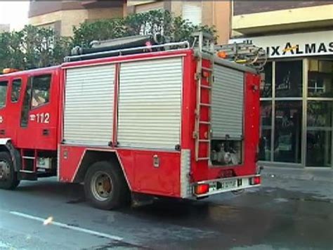 Una Mujer Se Quema A Lo Bonzo Dentro De Una Sucursal Bancaria En