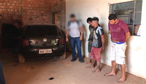 Tr S Homens S O Presos Carro Roubado E Pol Cia Suspeita Que Fazem