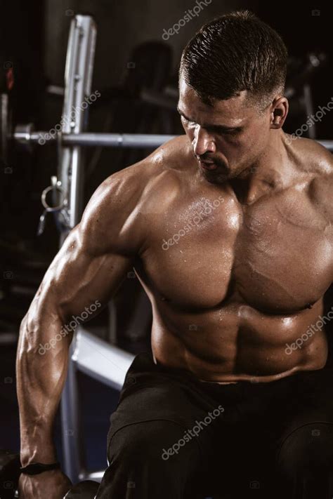 Fitness En Gimnasio Deporte Y Estilo De Vida Saludable Hombre