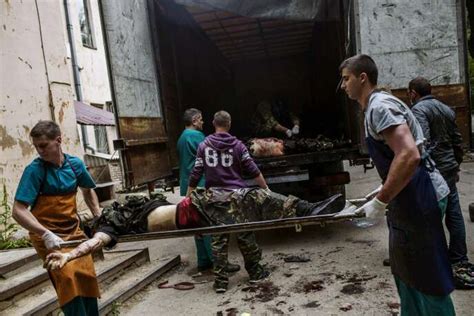 En Ukraine Le Chaos De La Guerre Gagne Donetsk