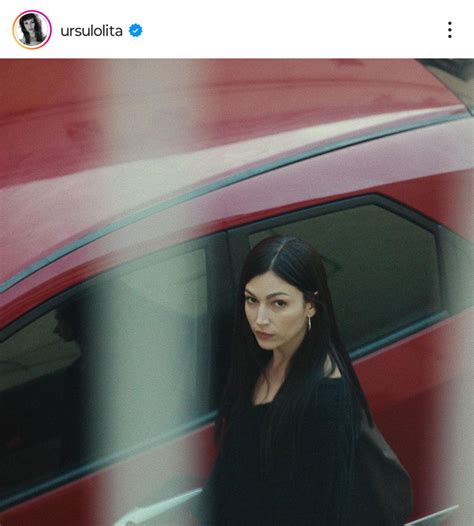 Ursula Corberó apostó al rojo para la premiere de su nueva serie en