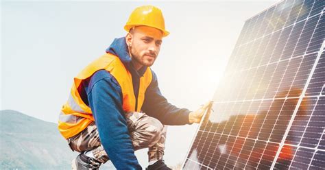 Rekord bei Sonnenstrom Immer mehr Dächer haben Photovoltaik Anlagen