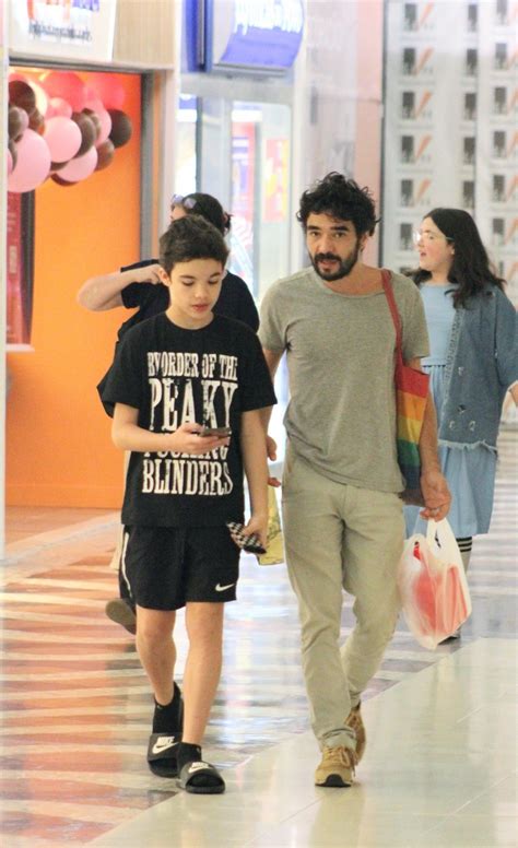 Caio Blat Passeia Bento De Anos Seu Filho Maria Ribeiro