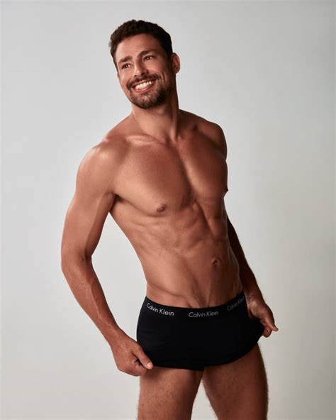 Ator Cauã Reymond nu mostrando o pelos pubianos Todos Famosos Nus