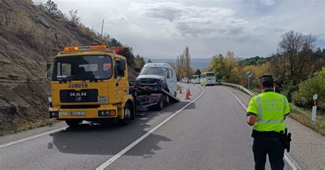 Heridos leves varios pasajeros de un autobús en el choque con una