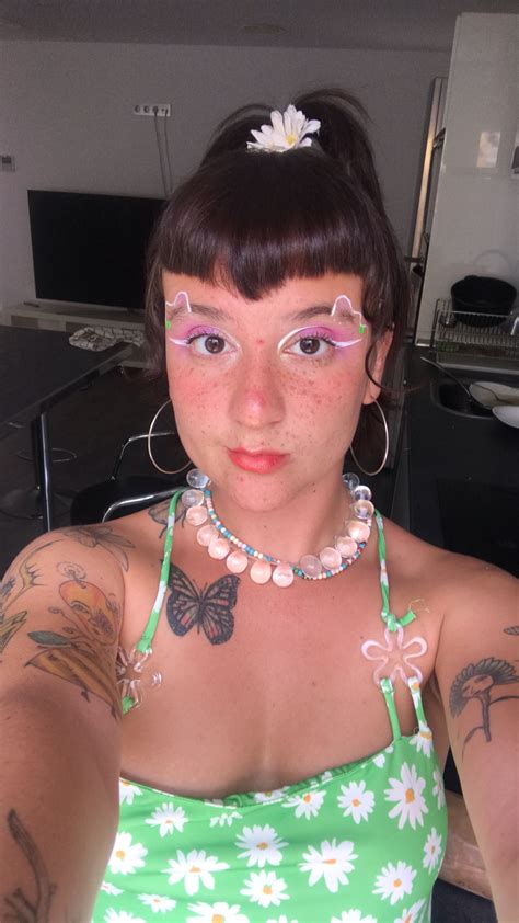 Just Dropping A Selfie To Brighten Up Your Day R Freckledgirls