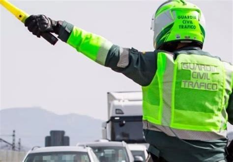 Muere un motorista de 55 años tras salirse de la vía en la CM 3201 en