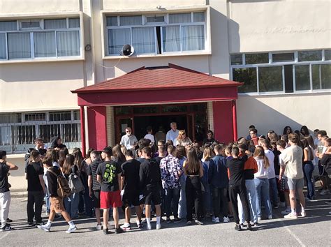 Φωτογραφίες από τον αγιασμό στο 3ο Λύκειο Κοζάνης