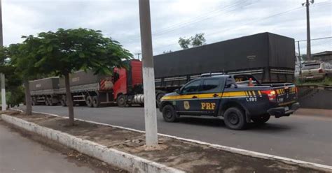 PRF flagra caminhoneiro revólver e comprimidos de rebite na BR 242