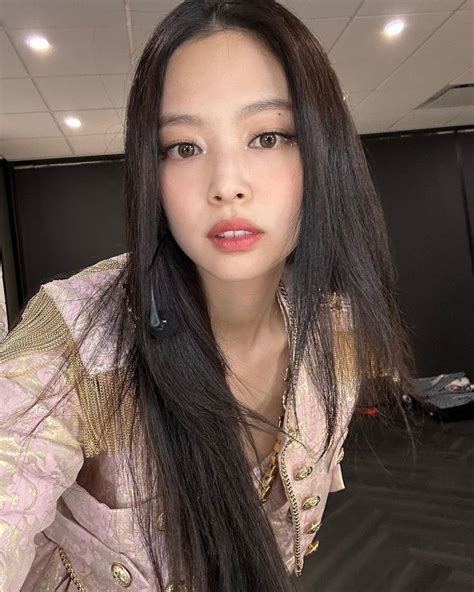 Fake Bangs Blunt Hair Lisa Pink Tour Girls Showing Off Girls 21st