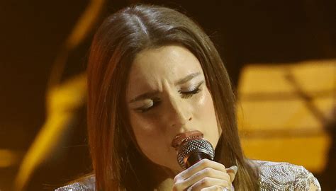 La Rondine Testo E Significato Della Canzone Di Mango A Sanremo