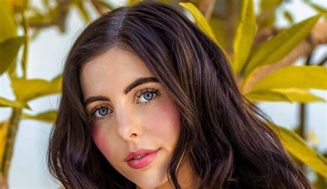 Theodora Day Biographywiki Age Height Career Photos And More Glamour Modeling Beautiful
