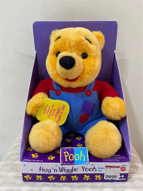 1997 Mattel Winnie The Pooh Hug N Wiggle Pooh Talking Animated Plush